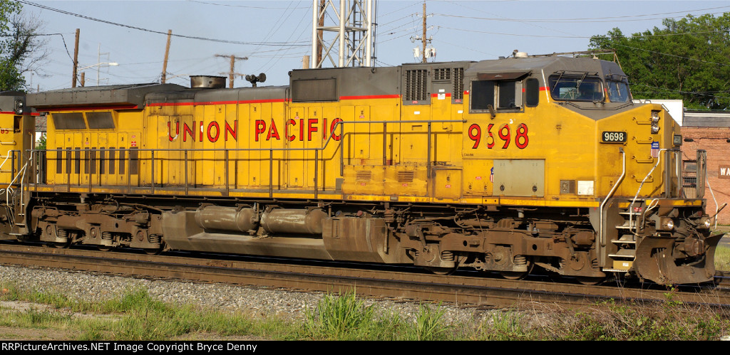 UP 9698 at Jordan Street